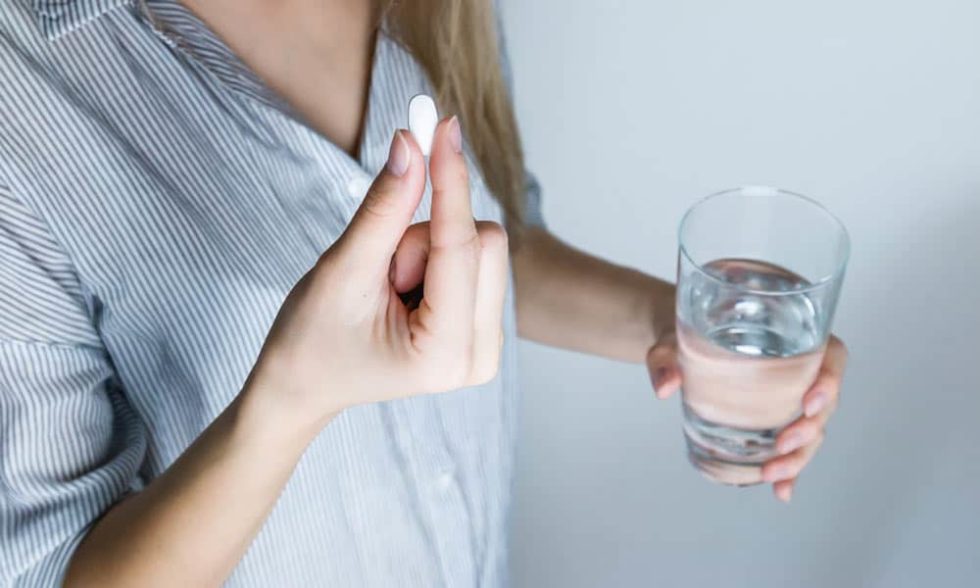 ¿Cuáles son los riesgos de automedicarse? - Escuela Farmacia